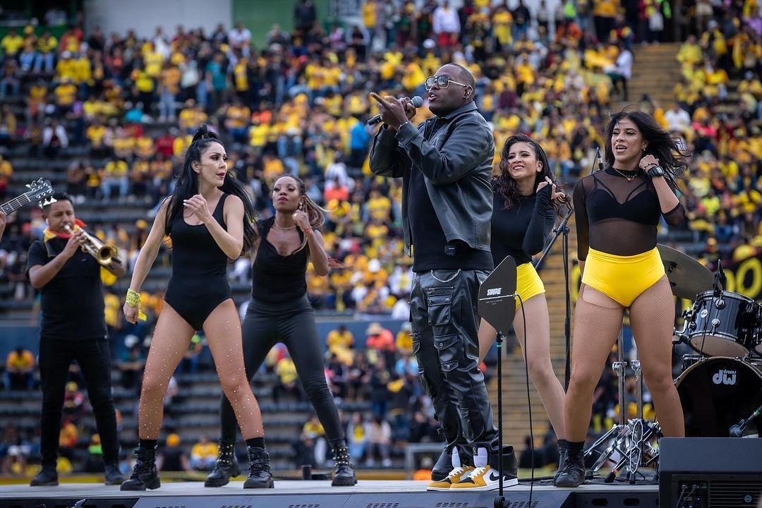 Magic Juan deslumbra a más de 45 mil fanáticos en “La Noche Amarilla ...