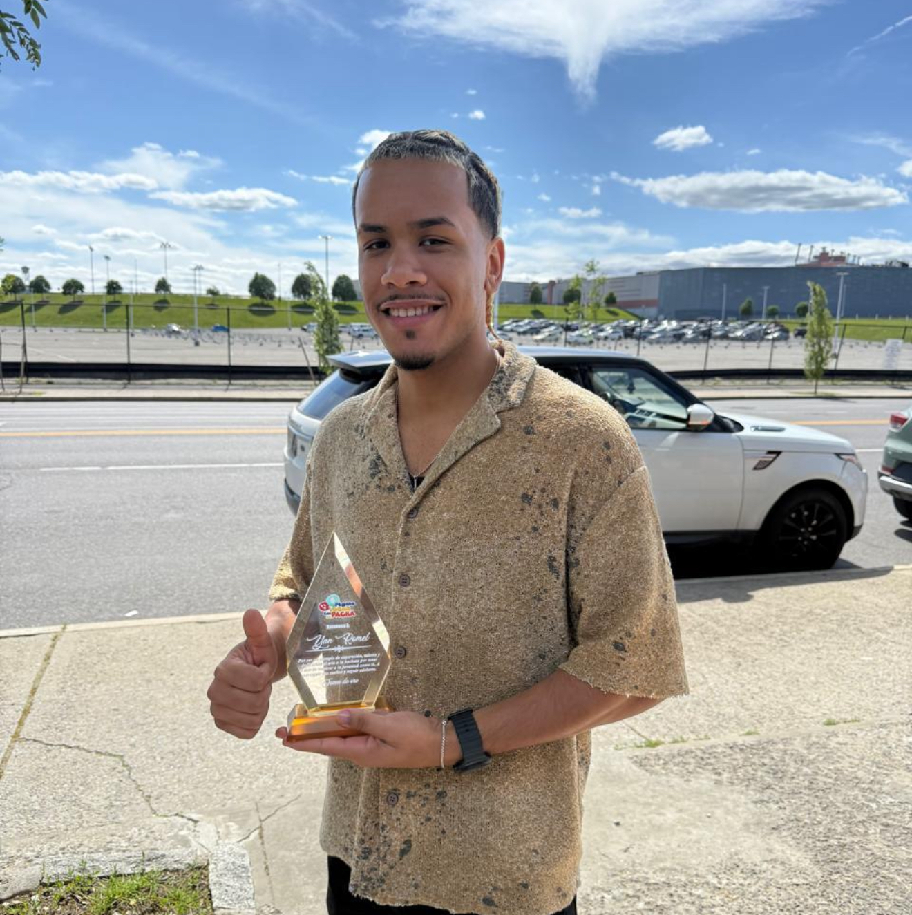 Yan Romel recibe su primer reconocimiento como “Joven de Oro ...